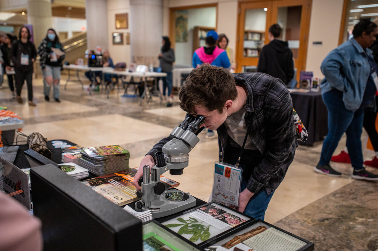 UT Libraries Hosts High School Students for BOSS Hands-On STEM ...